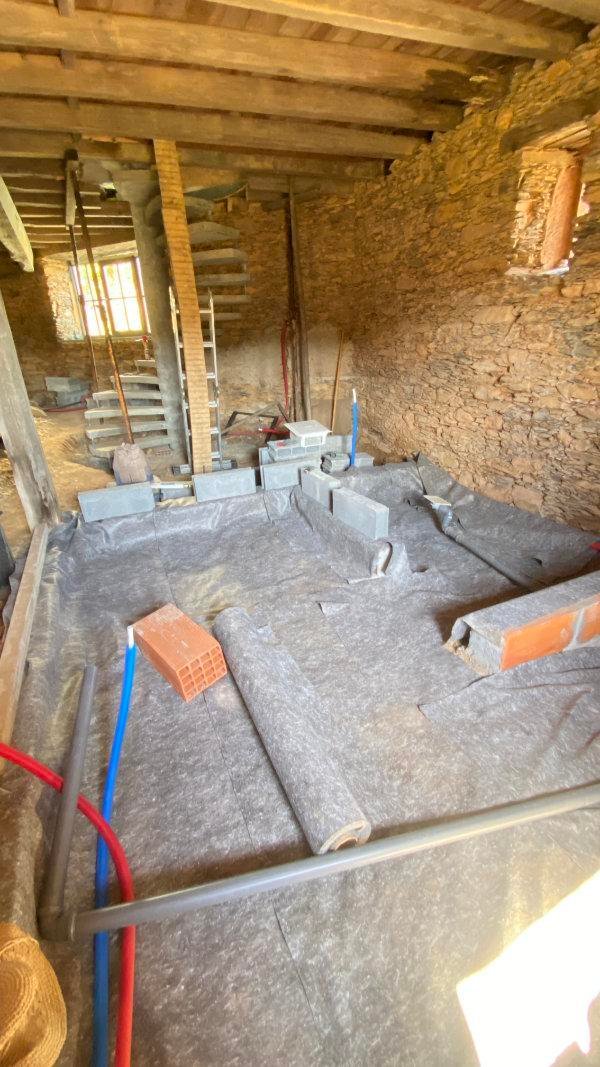 Laying our first limecrete floor - Our Renovation Life in Portugal