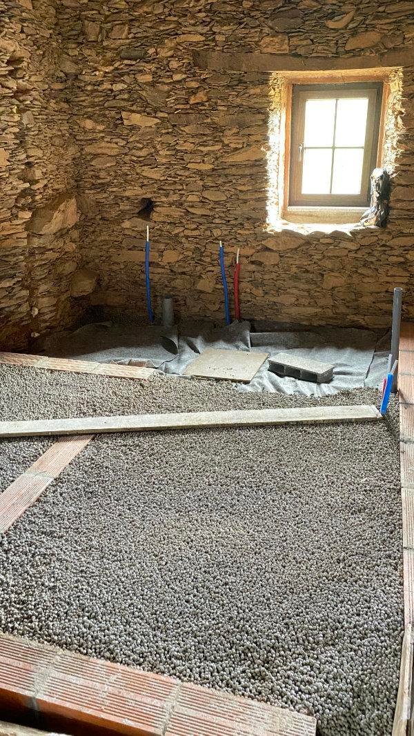 Laying our first limecrete floor - Our Renovation Life in Portugal